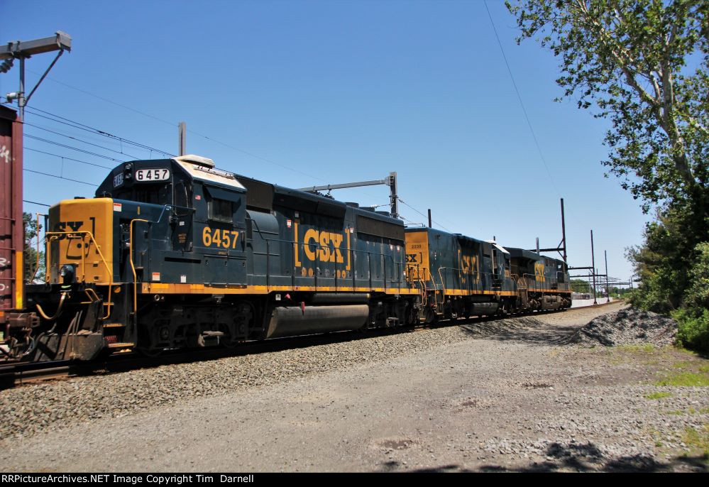 CSX 6457 on Q404